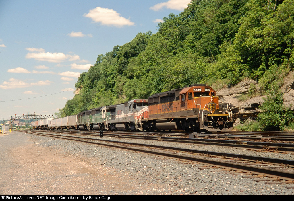 BNSF 6886